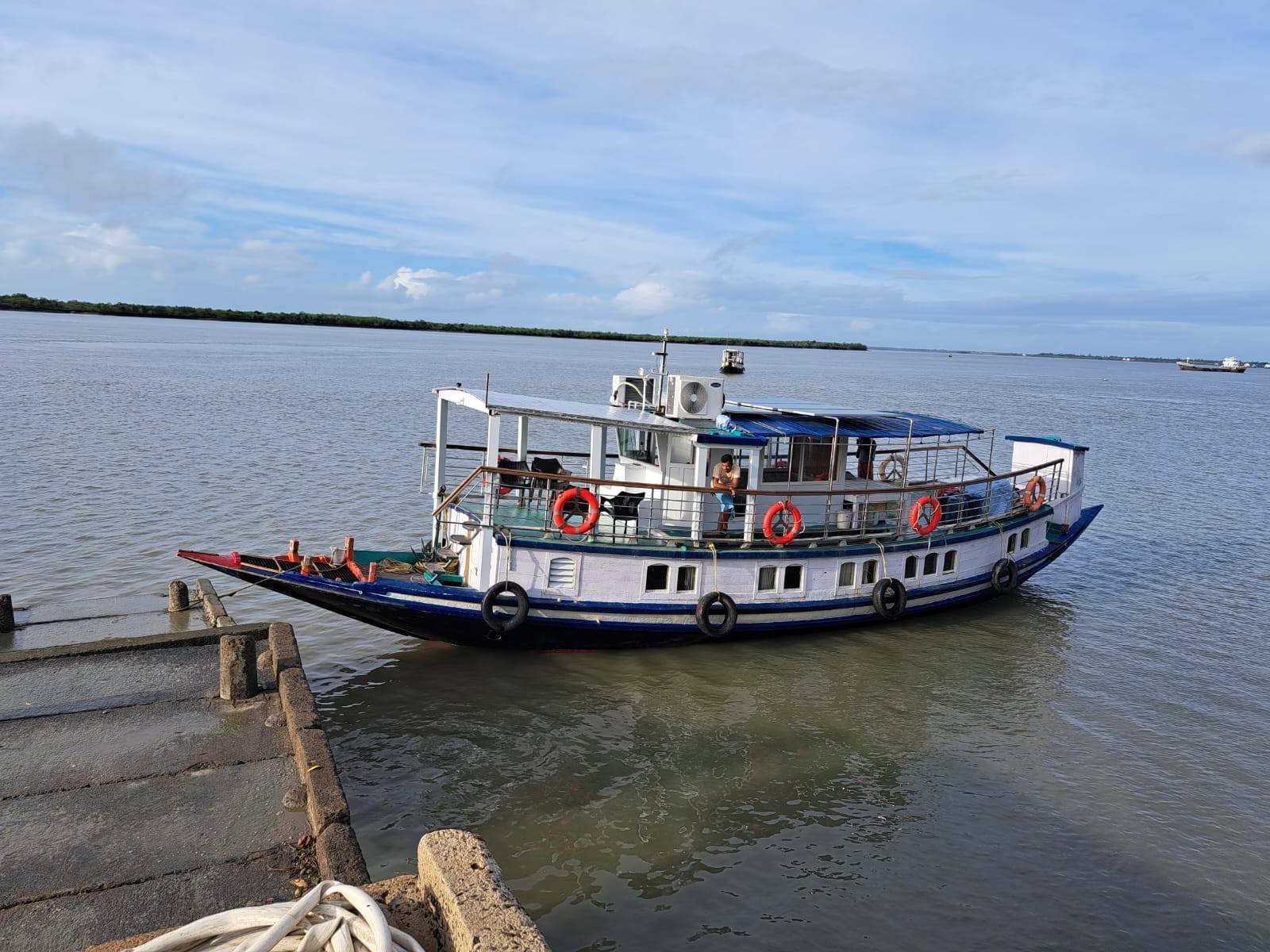 Sundarban AC Houseboat Tour Packages